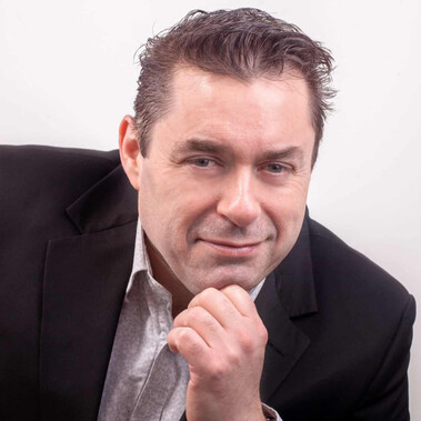 TV & radio star Adam Bloom set to perform at LOL Comedy Club this ...